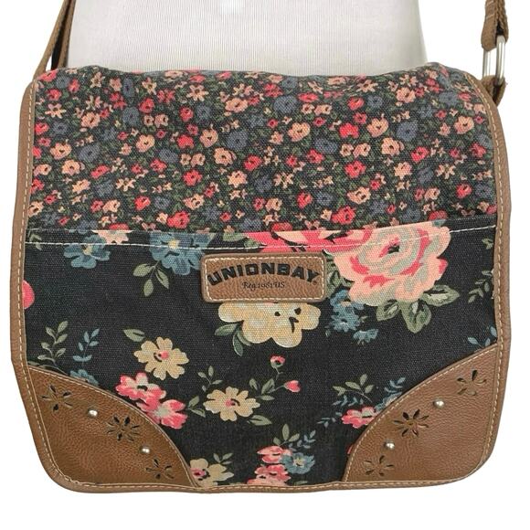 UNIONBAY | Bags | Unionbay Calico Floral Canvas Crossbody Messenger ...